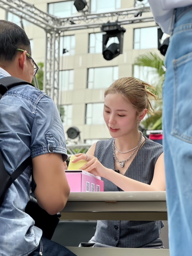 ELKIE 莊錠欣，南下舉辦簽售，只為了去年對學生的承諾 - 威傳媒新聞-WinNews